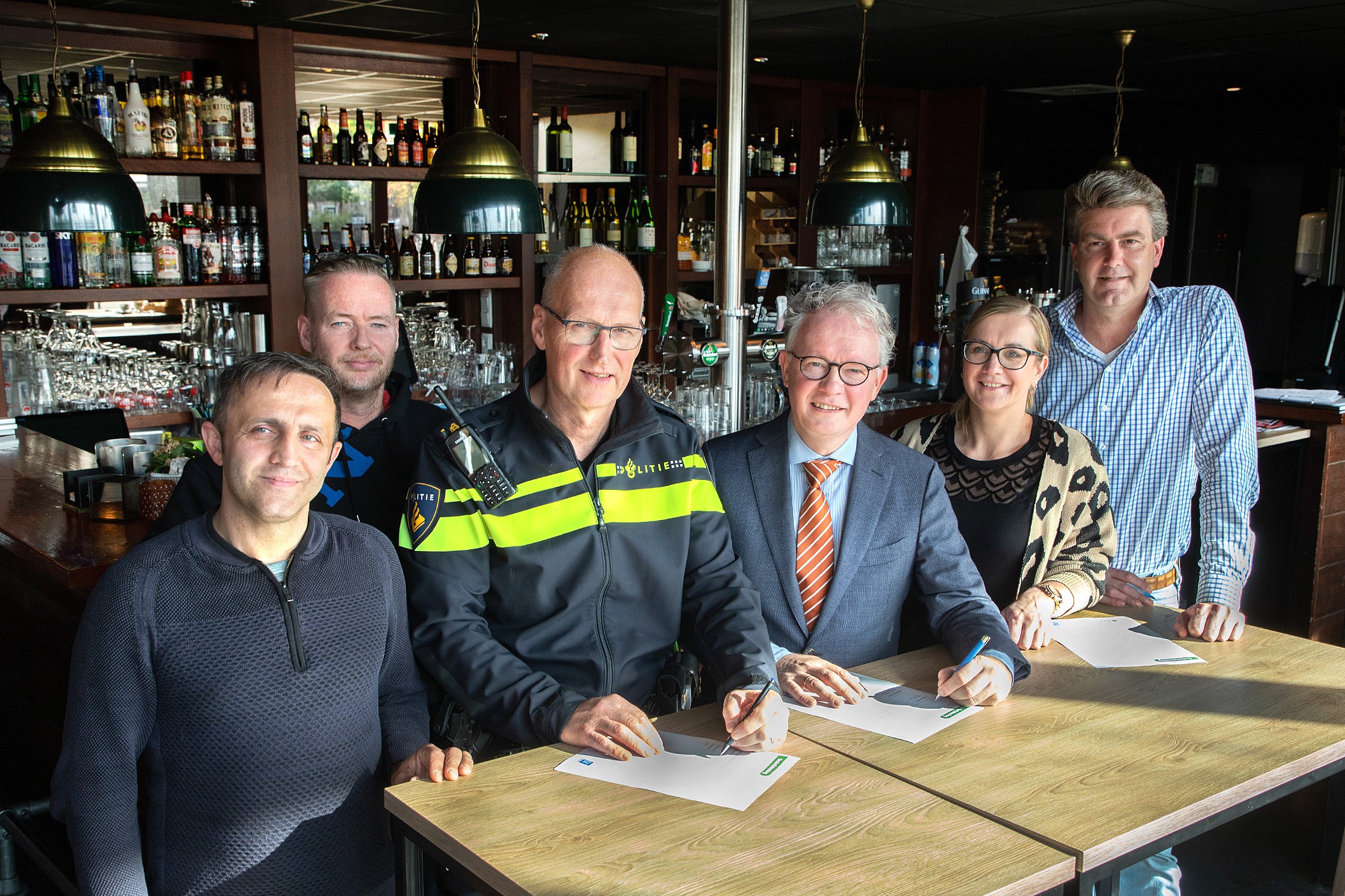 Gemeente, horeca en politie tekenen nieuw horecaconvenant - Gemeente Dronten